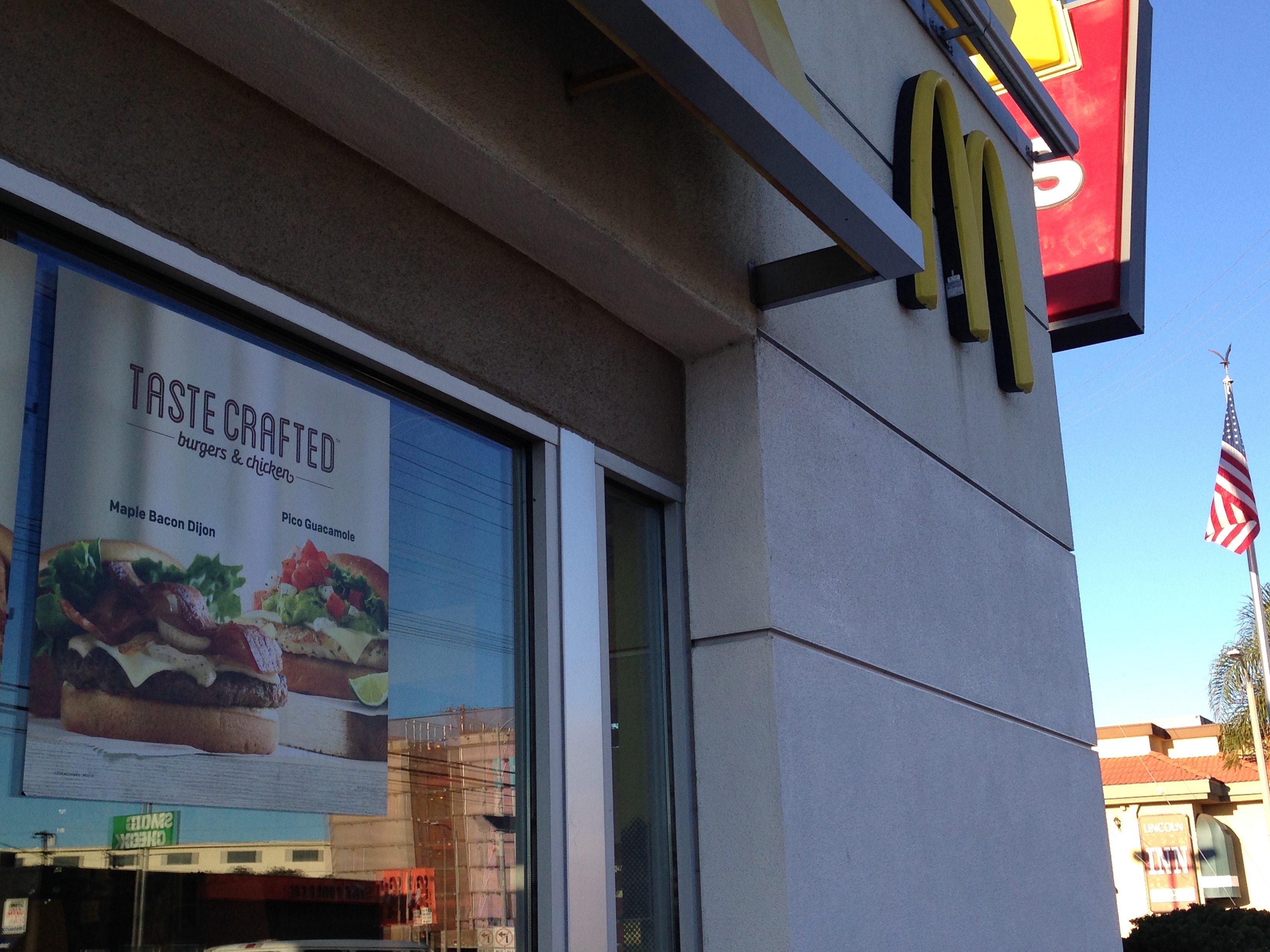 McDo vend son plus classieux burger en Californie : le Maple Bacon ...