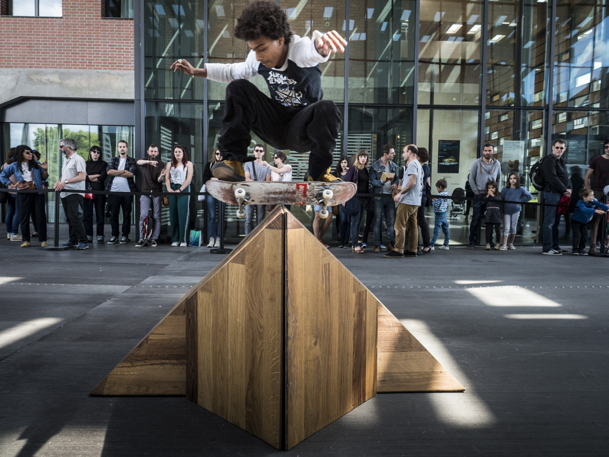 On a skaté les œuvres contemporaines de Raphaël Zarka – Sparse Magazine ...